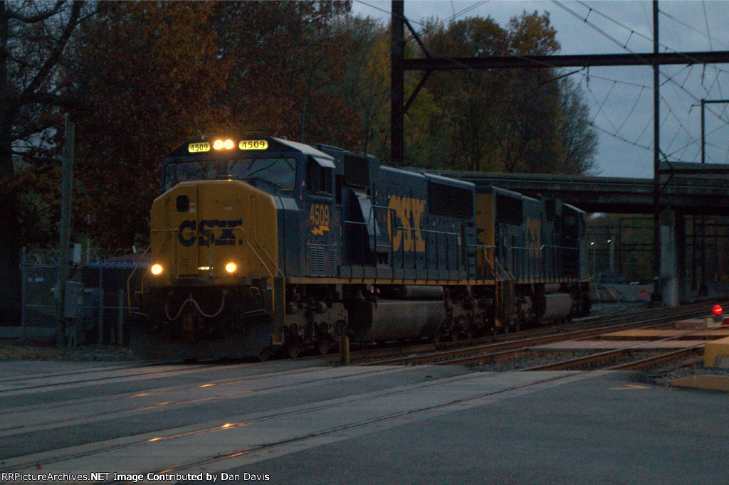 CSX SD70AC 4509 leads Q418-05